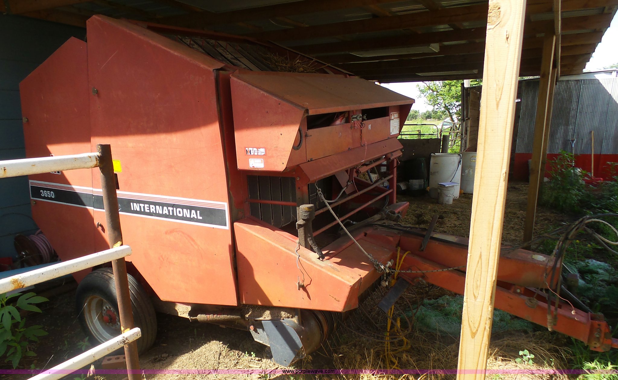 International 3650 round baler in Dodge City, KS | Item J6019 sold ...