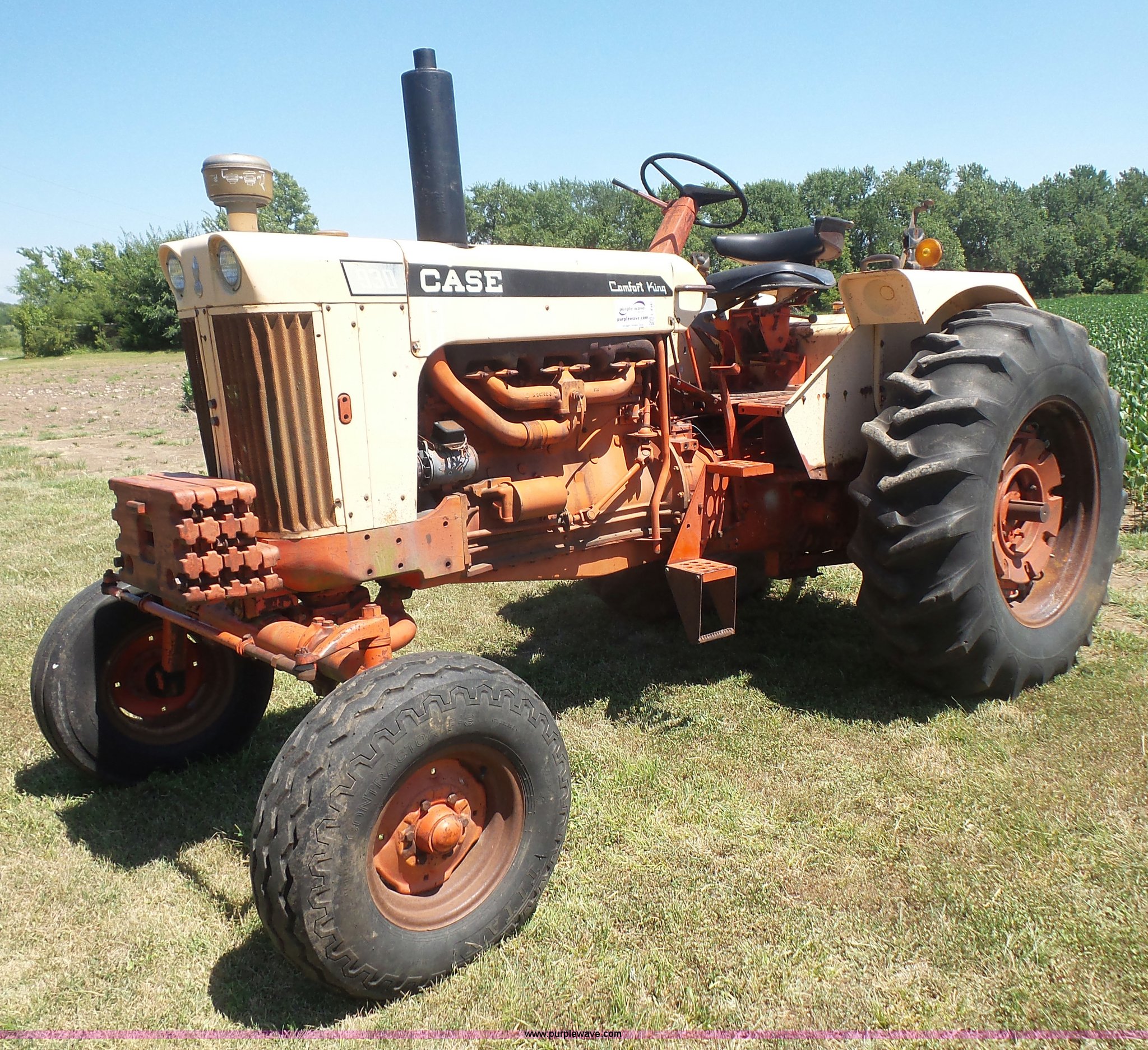 1968 Case 930 tractor in Colony, KS | Item L4941 sold | Purple Wave
