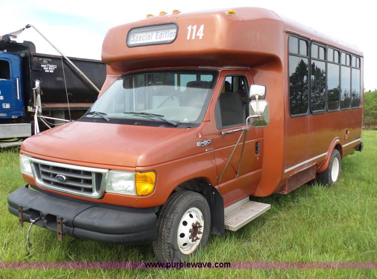 2004 Ford E450 bus in Lebo, KS | Item BR9330 sold | Purple Wave