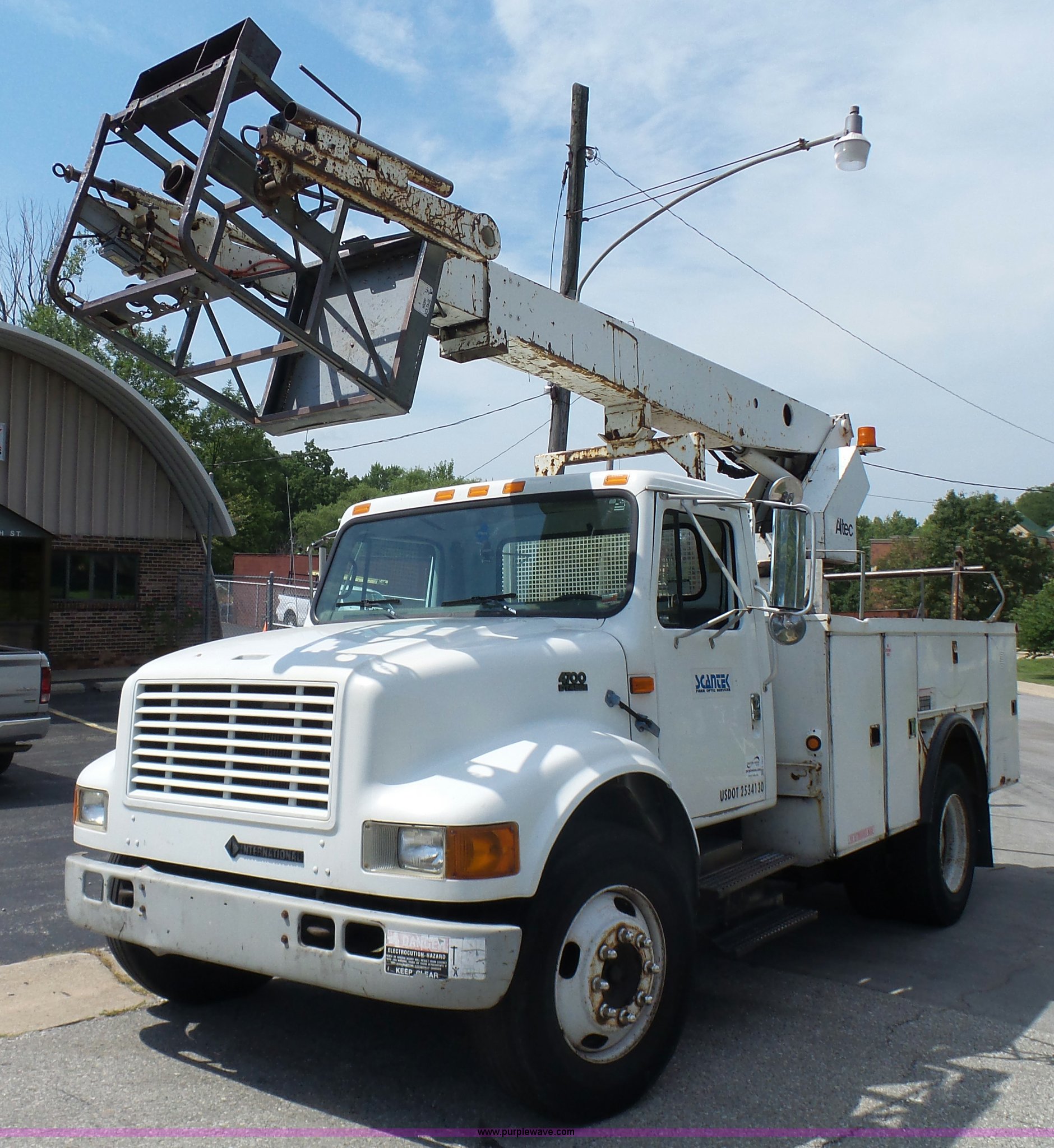 2000 International 4700 bucket truck in Lee's Summit, MO | Item L7077 ...