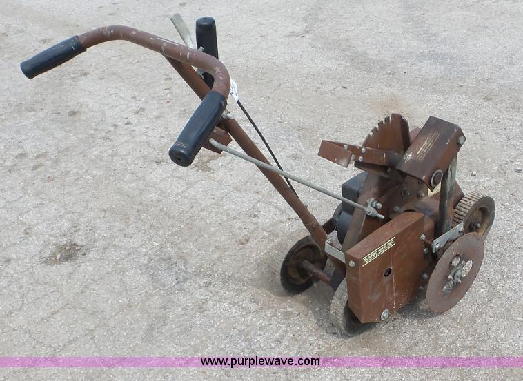 Turfco Edge-R-Rite N1821371 edger in Iola, KS | Item BZ9622 sold ...