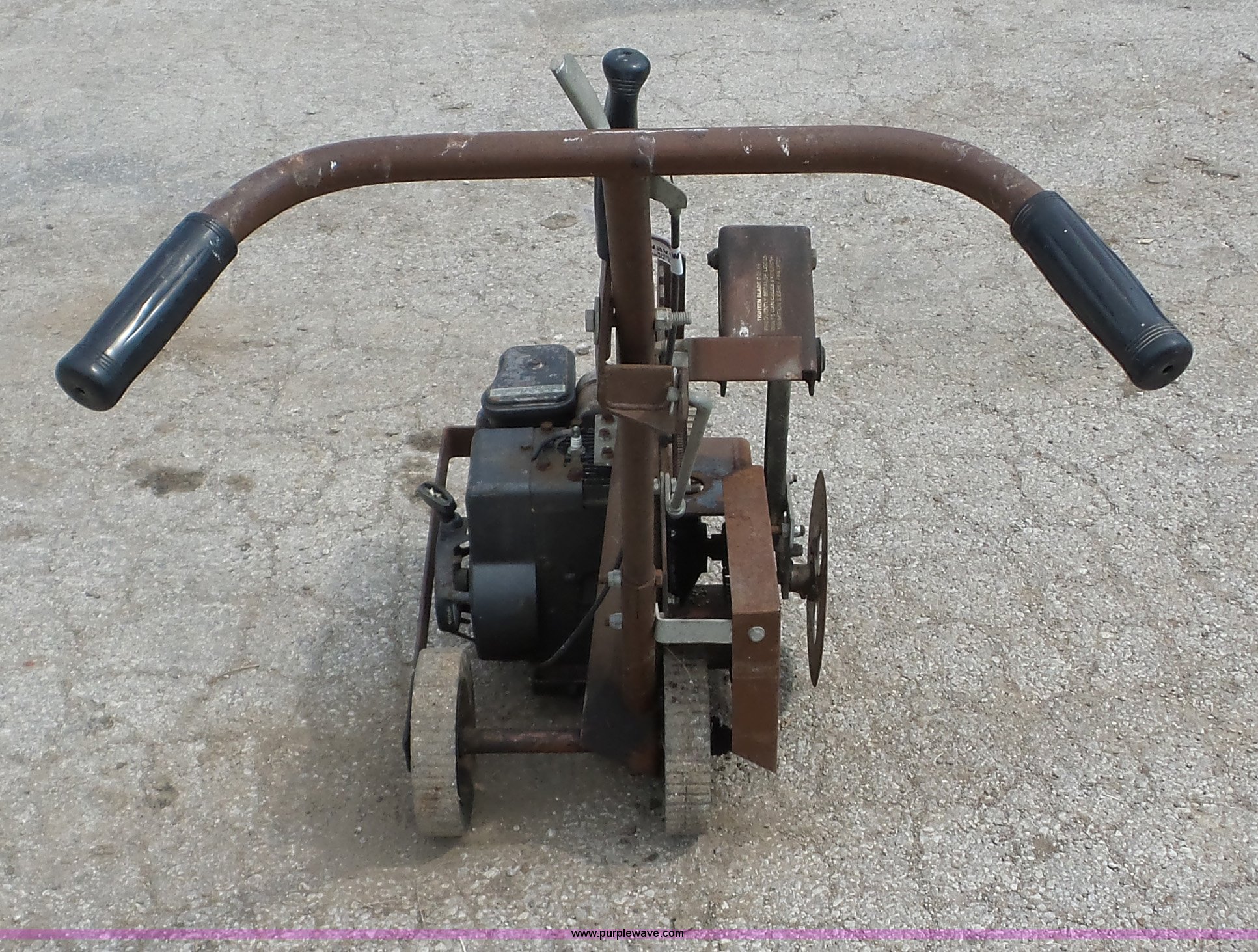 Turfco Edge-R-Rite N1821371 edger in Iola, KS | Item BZ9622 sold ...