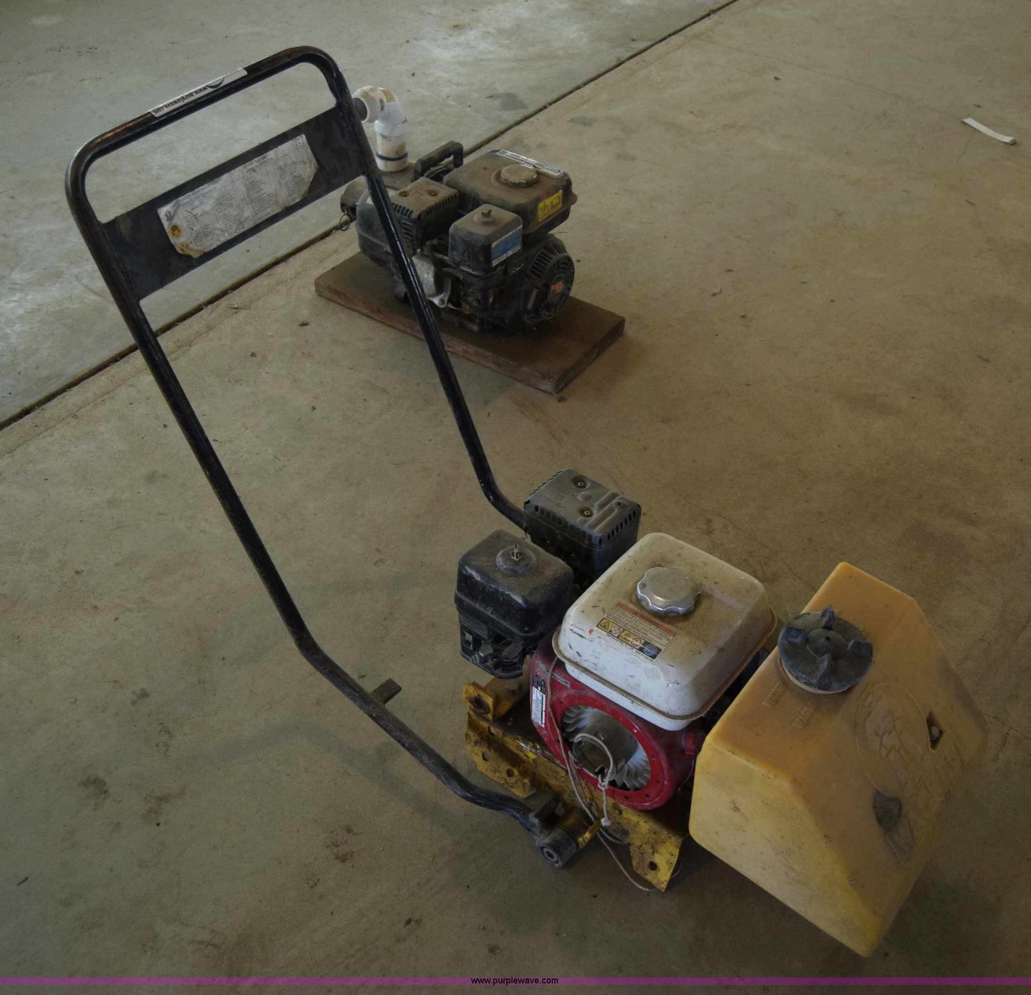 Wacker compactor in Buhler, KS | Item CB9405 sold | Purple Wave