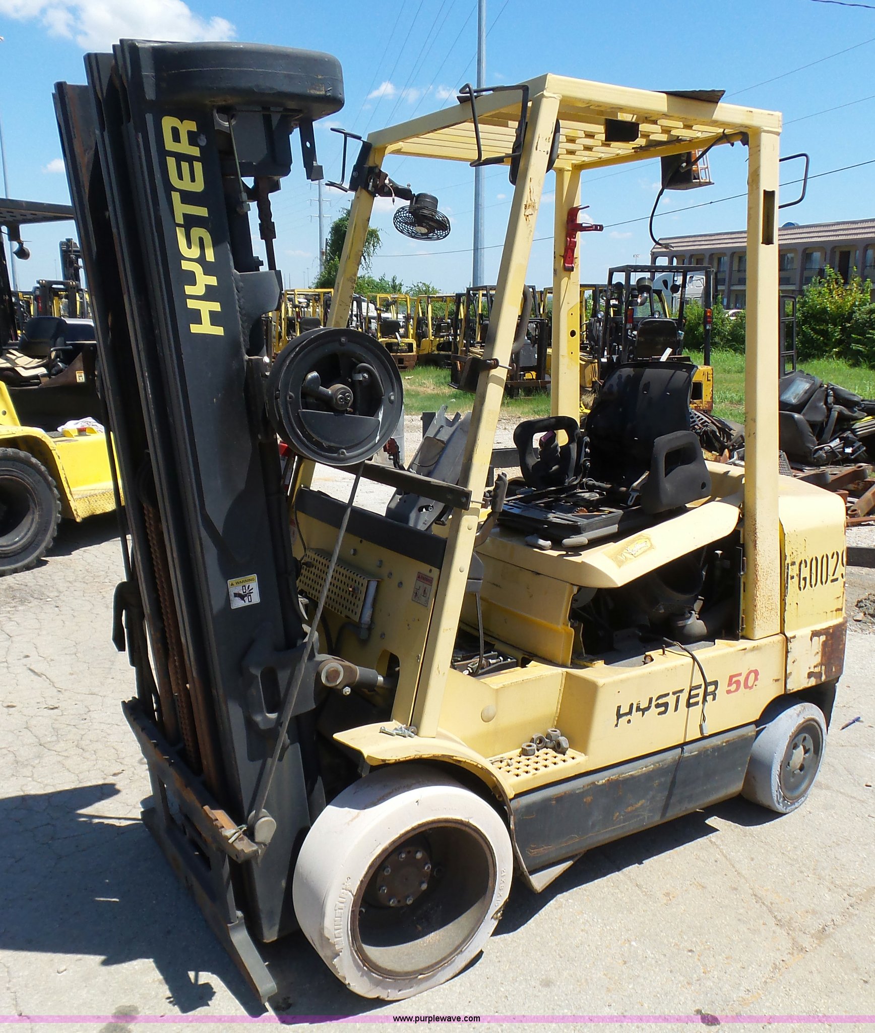 2003 Hyster S50 forklift in Irving, TX | Item L1576 sold | Purple Wave