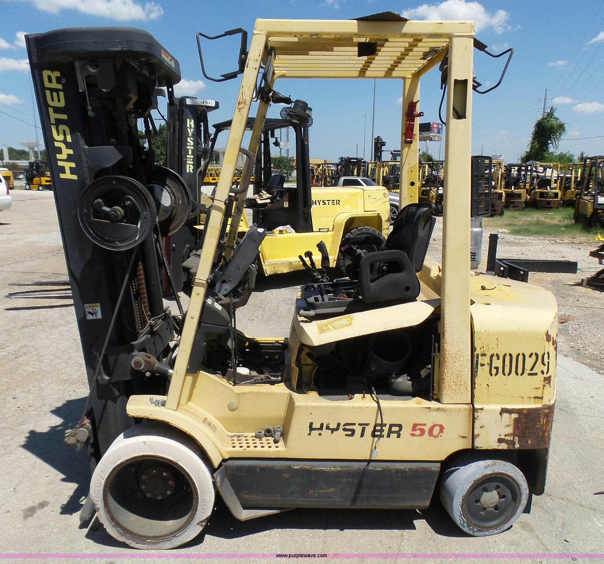 2003 Hyster S50 forklift in Irving, TX | Item L1576 sold | Purple Wave