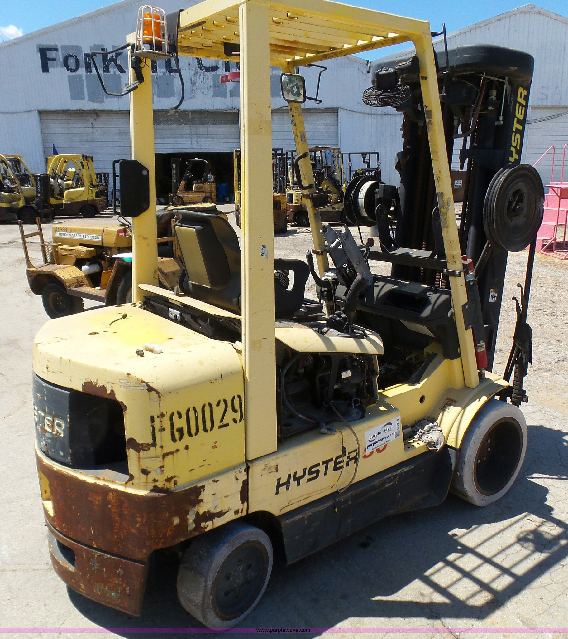 2003 Hyster S50 forklift in Irving, TX | Item L1576 sold | Purple Wave