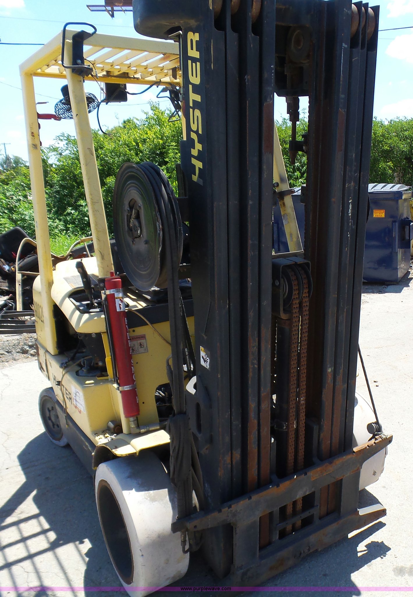 2003 Hyster S50 forklift in Irving, TX | Item L1576 sold | Purple Wave