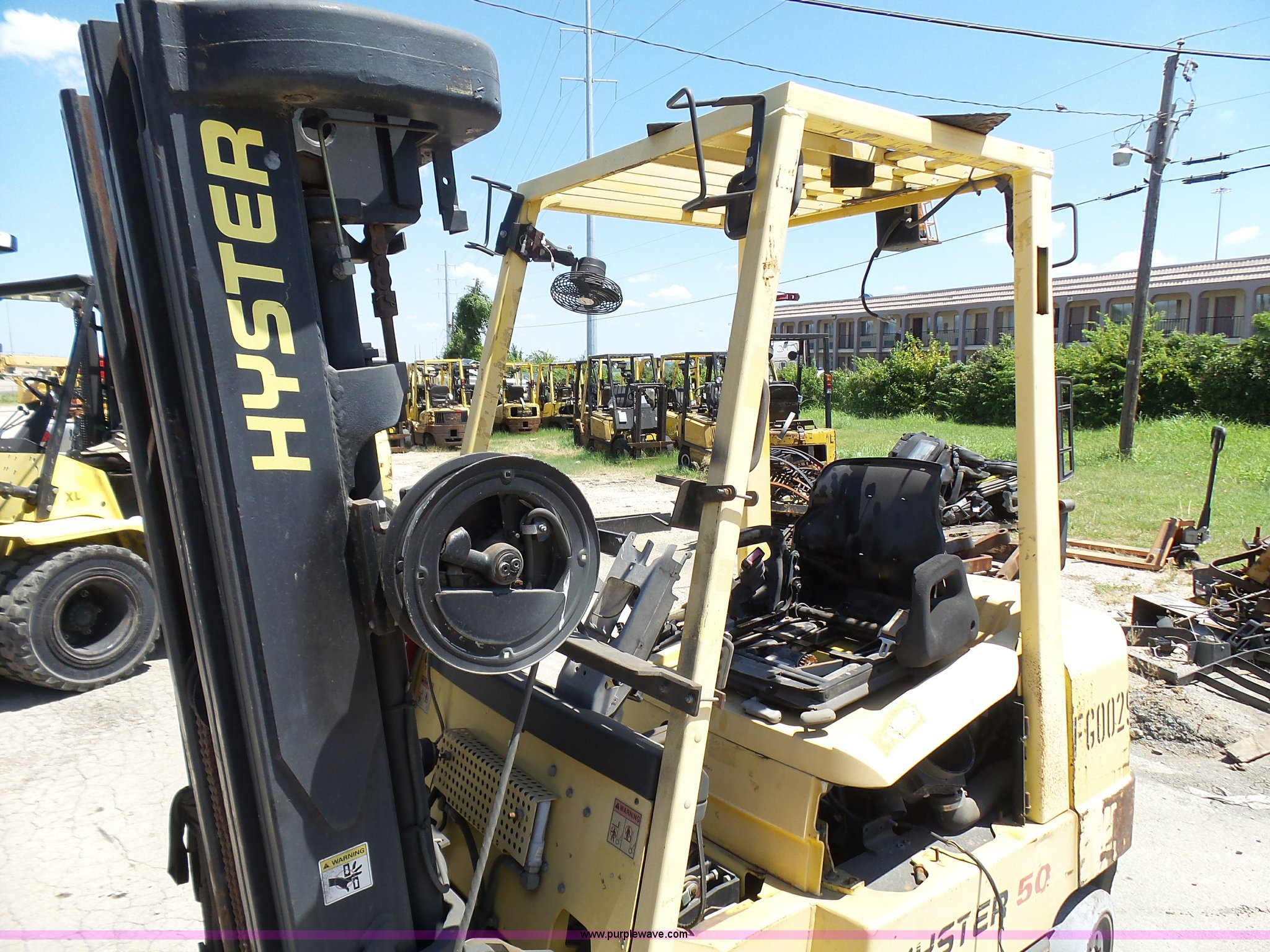 2003 Hyster S50 forklift in Irving, TX | Item L1576 sold | Purple Wave