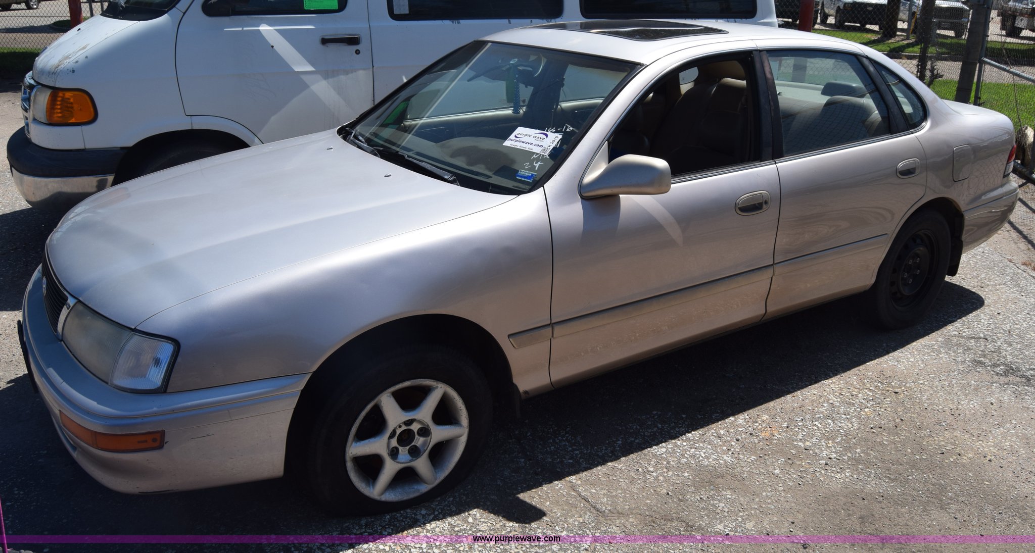 1996 Toyota Avalon in Wichita, KS | Item K2919 sold | Purple Wave