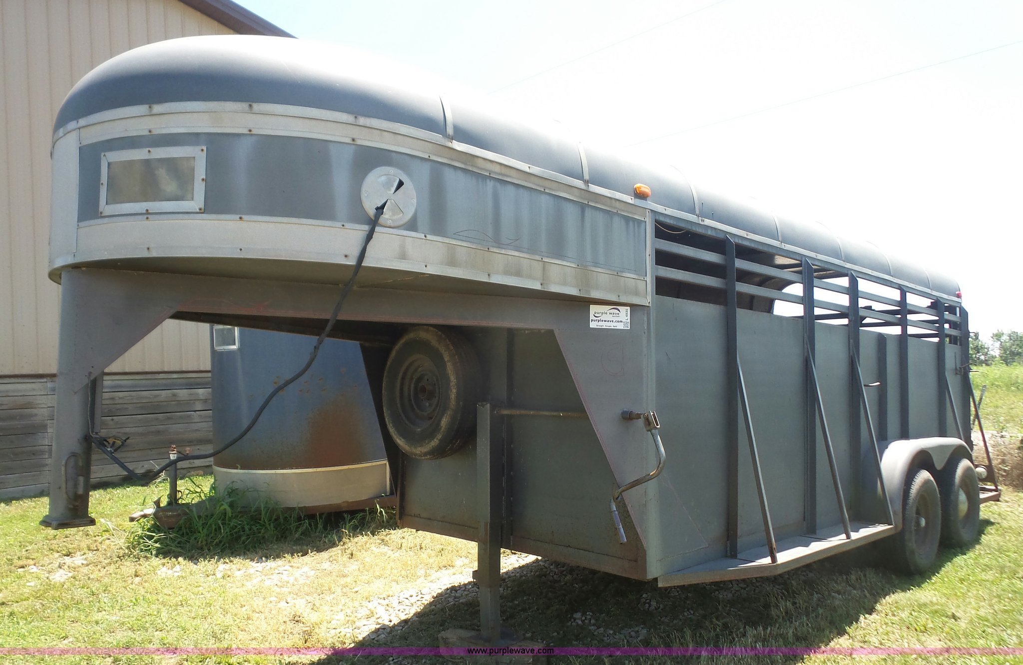 1982 Bonanza livestock trailer in Mapleton, KS | Item L4935 sold ...