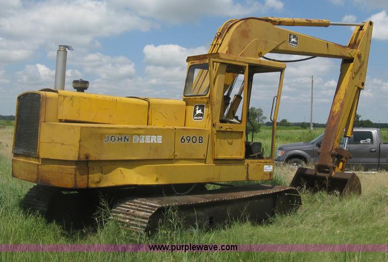 John Deere 690B excavator in Nickerson, KS | Item J2768 sold | Purple Wave
