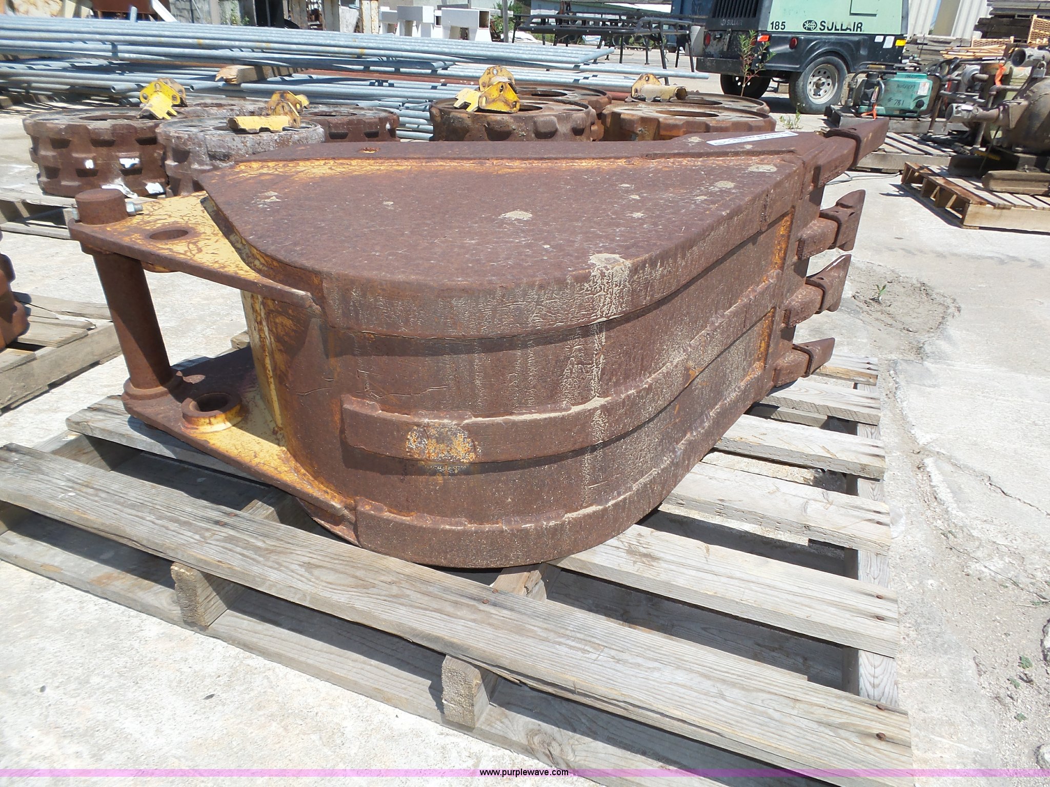 Compactor wheels and excavator bucket in Lincoln, NE | Item BX9112 sold ...