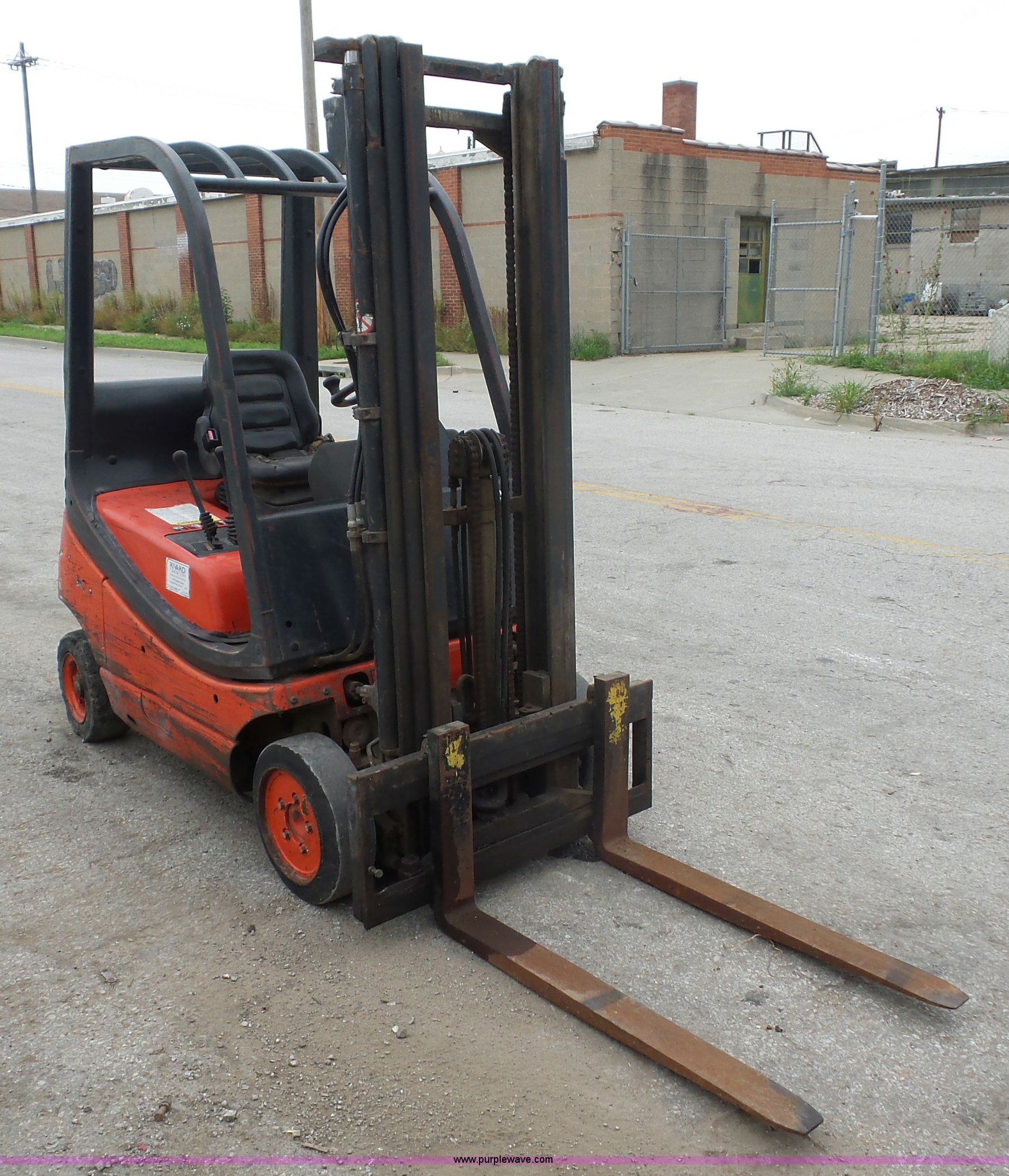 Linde H18 forklift in Kansas City, MO | Item K1725 sold | Purple Wave