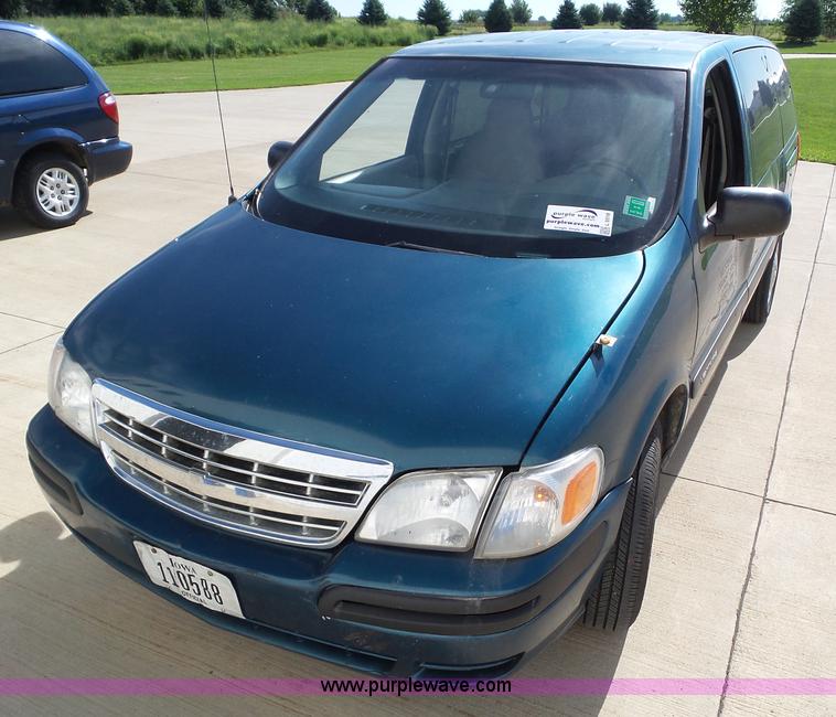 2003 Chevrolet Venture van in Carroll, IA | Item L5518 sold | Purple Wave