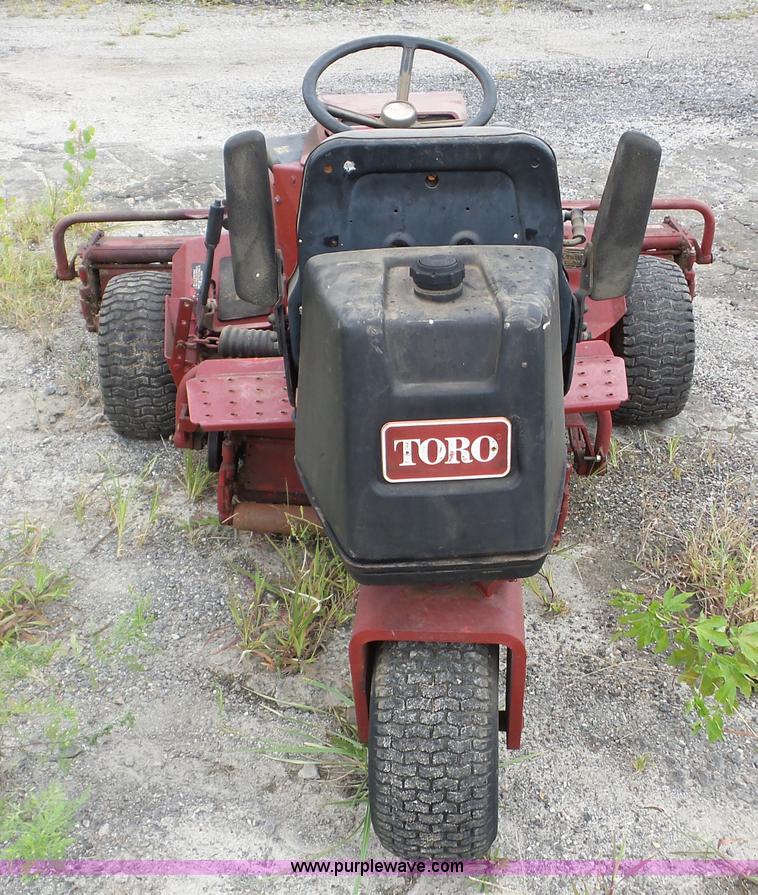 Toro Reelmaster 216 lawn mower in Pittsburg, KS | Item AG9493 sold | Purple Wave