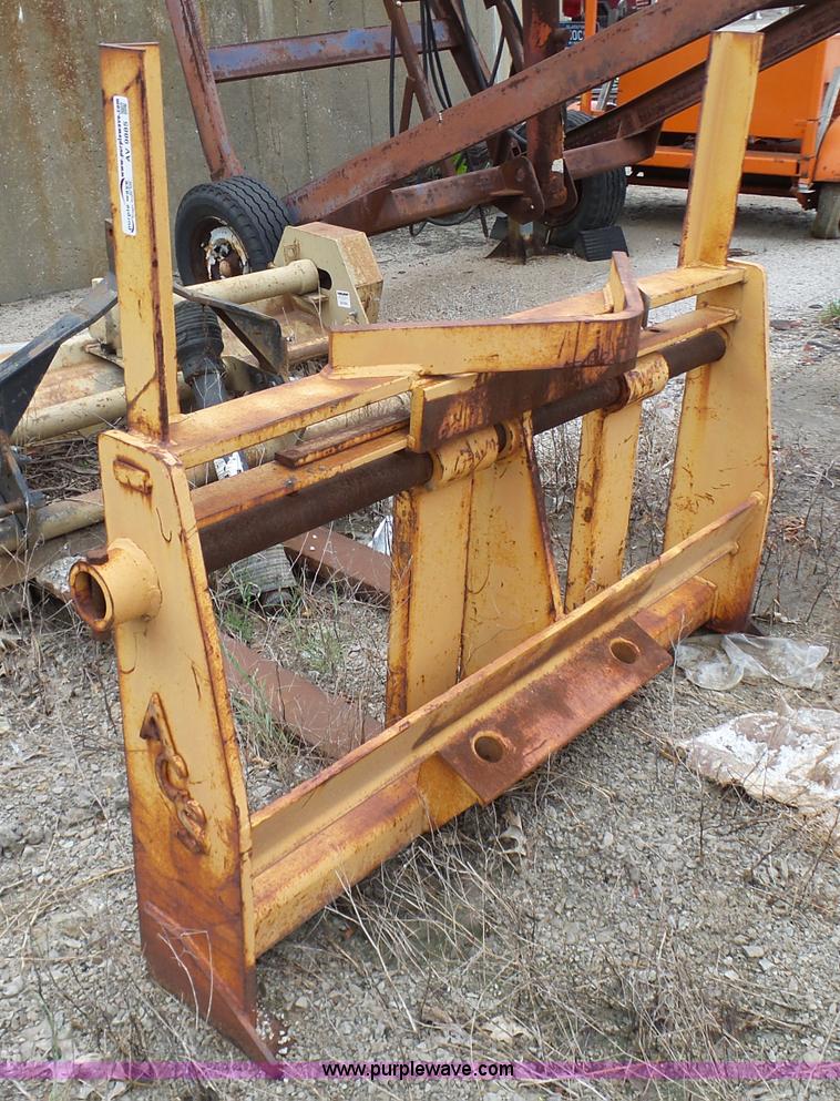 ACS wheel loader forks in Gladstone, MO | Item AV9885 sold | Purple Wave