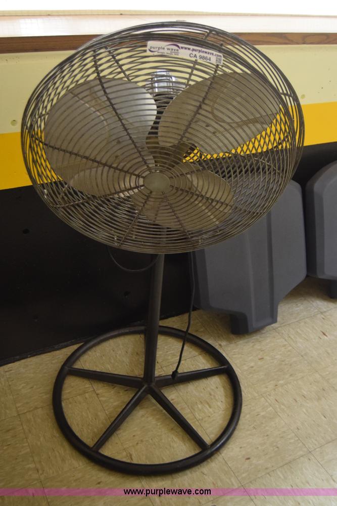 Dayton fan in Wichita, KS | Item CA9864 sold | Purple Wave