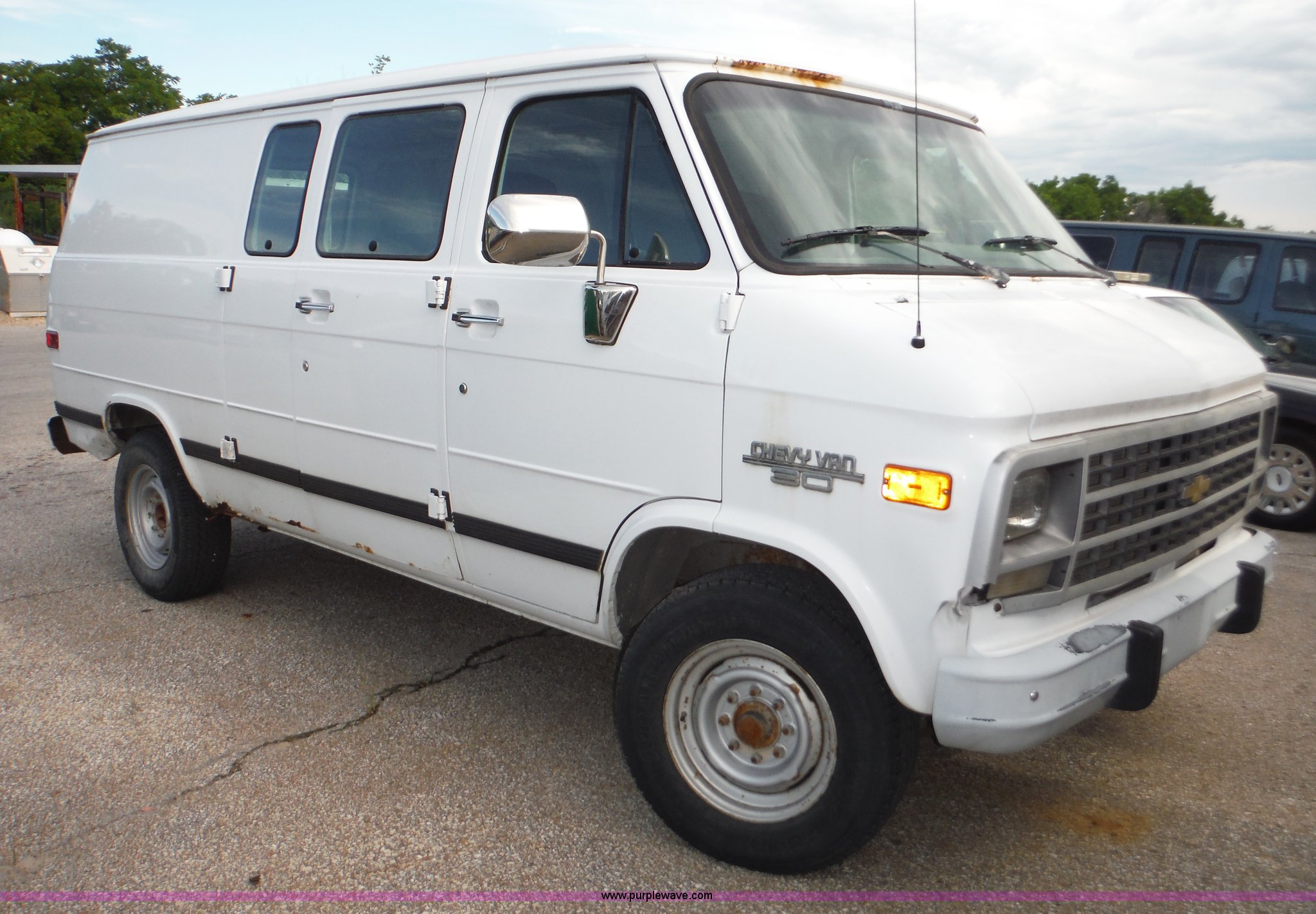 1995 Chevrolet G30 van in Topeka, KS | Item F1657 sold | Purple Wave