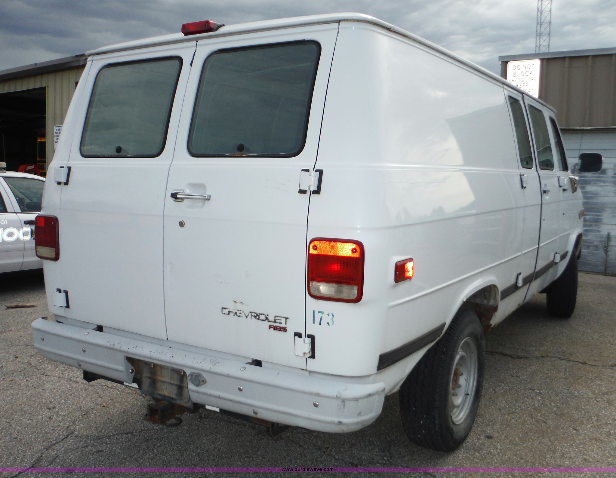1995 Chevrolet G30 van in Topeka, KS | Item F1657 sold | Purple Wave