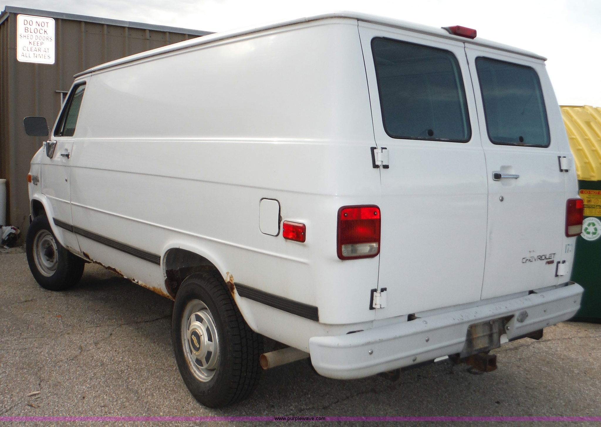 1995 Chevrolet G30 van in Topeka, KS | Item F1657 sold | Purple Wave