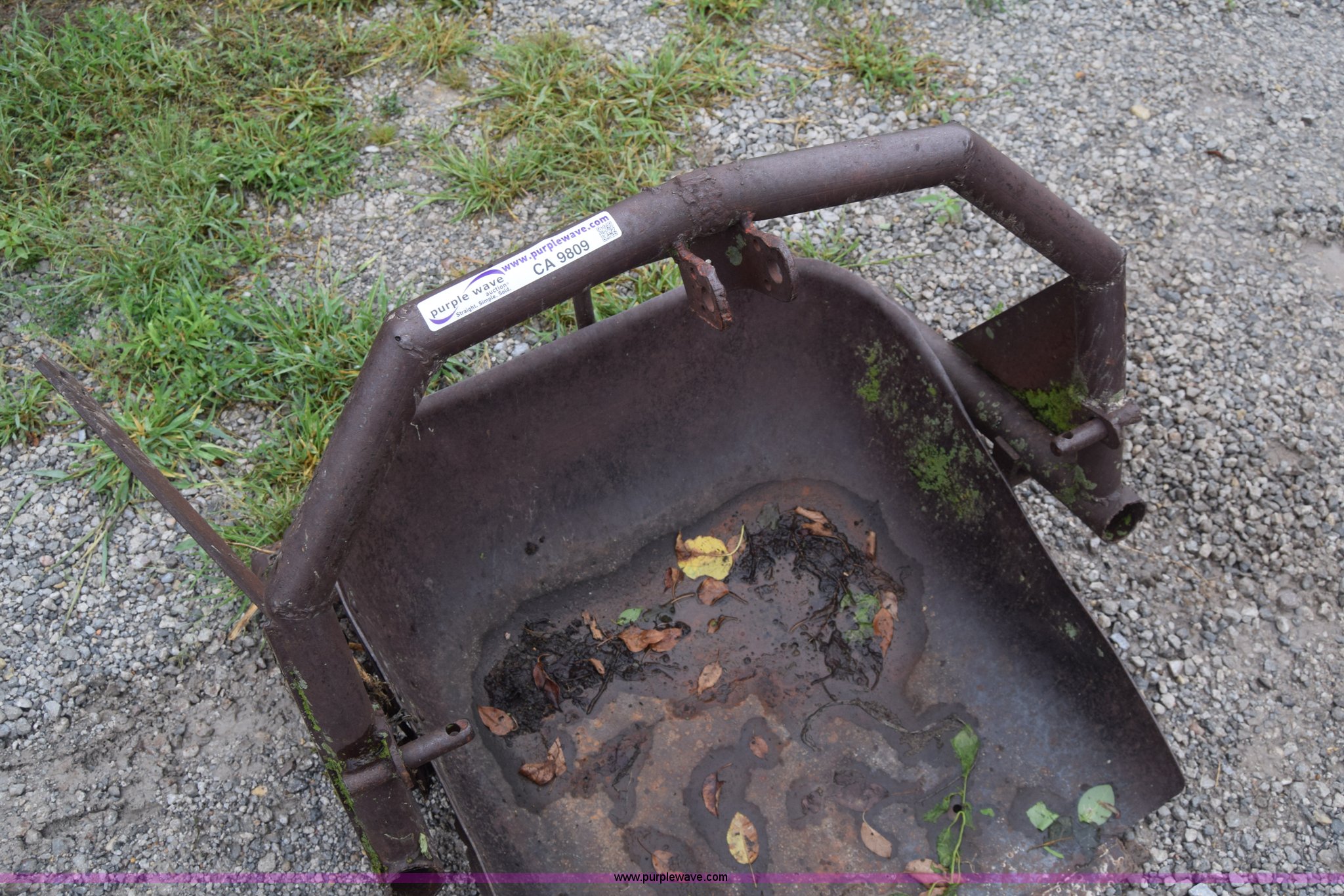 Dirt scoop in Halstead, KS | Item CA9809 sold | Purple Wave