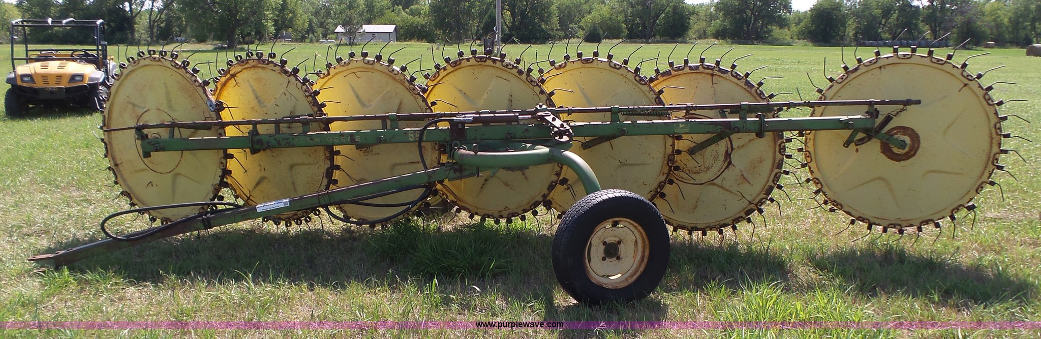 John Deere 567 hay rake in Overton, NE | Item K8465 sold | Purple Wave