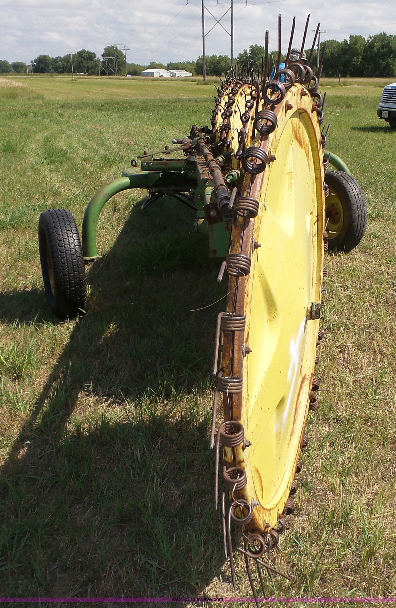 John Deere 567 hay rake in Overton, NE | Item K8465 sold | Purple Wave