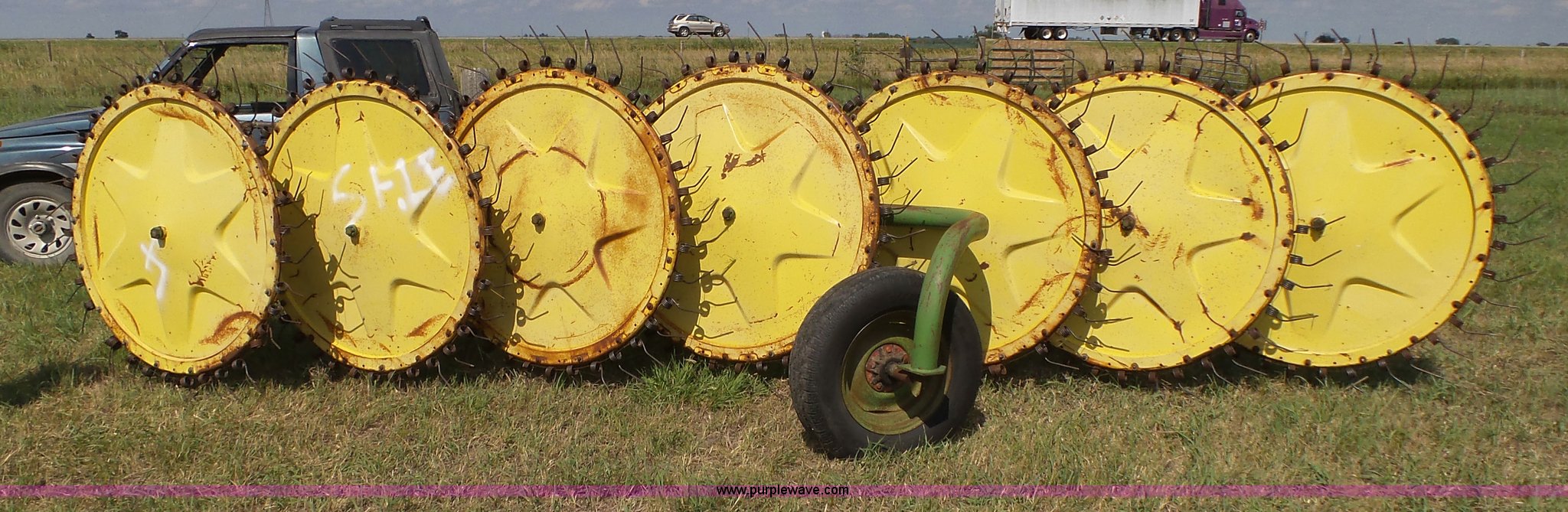 John Deere 567 hay rake in Overton, NE | Item K8465 sold | Purple Wave