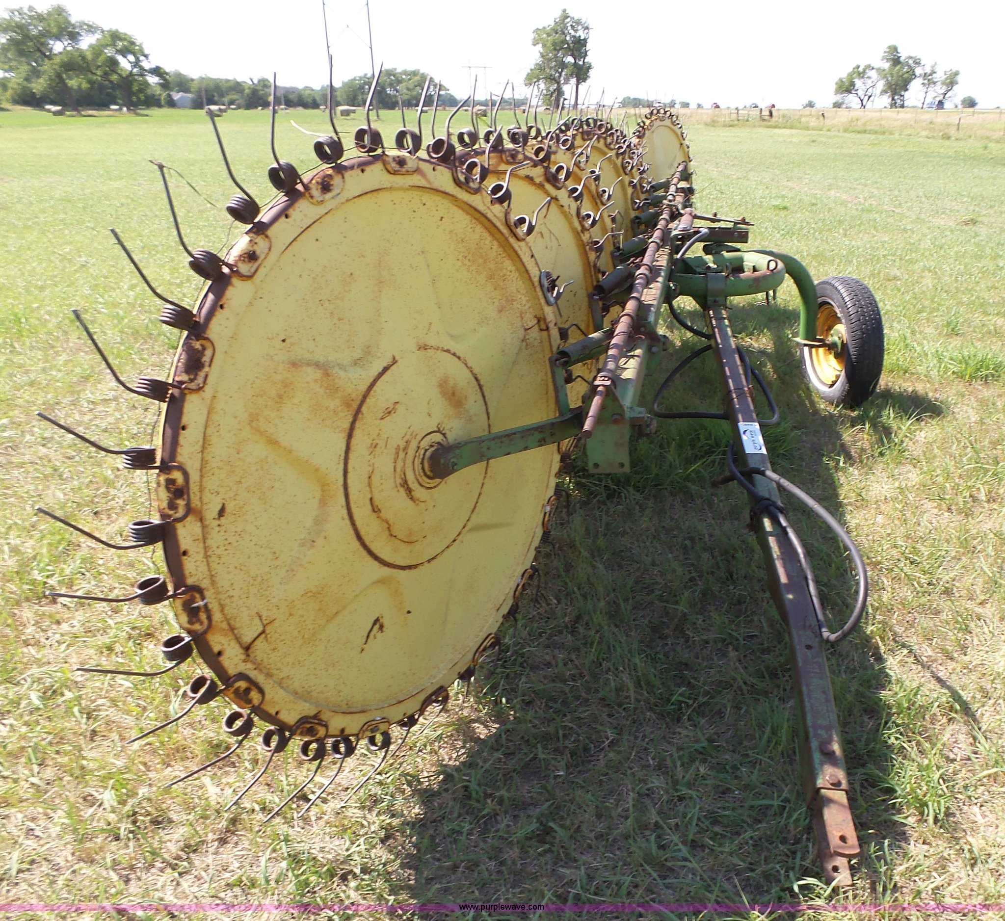 John Deere 567 hay rake in Overton, NE | Item K8465 sold | Purple Wave