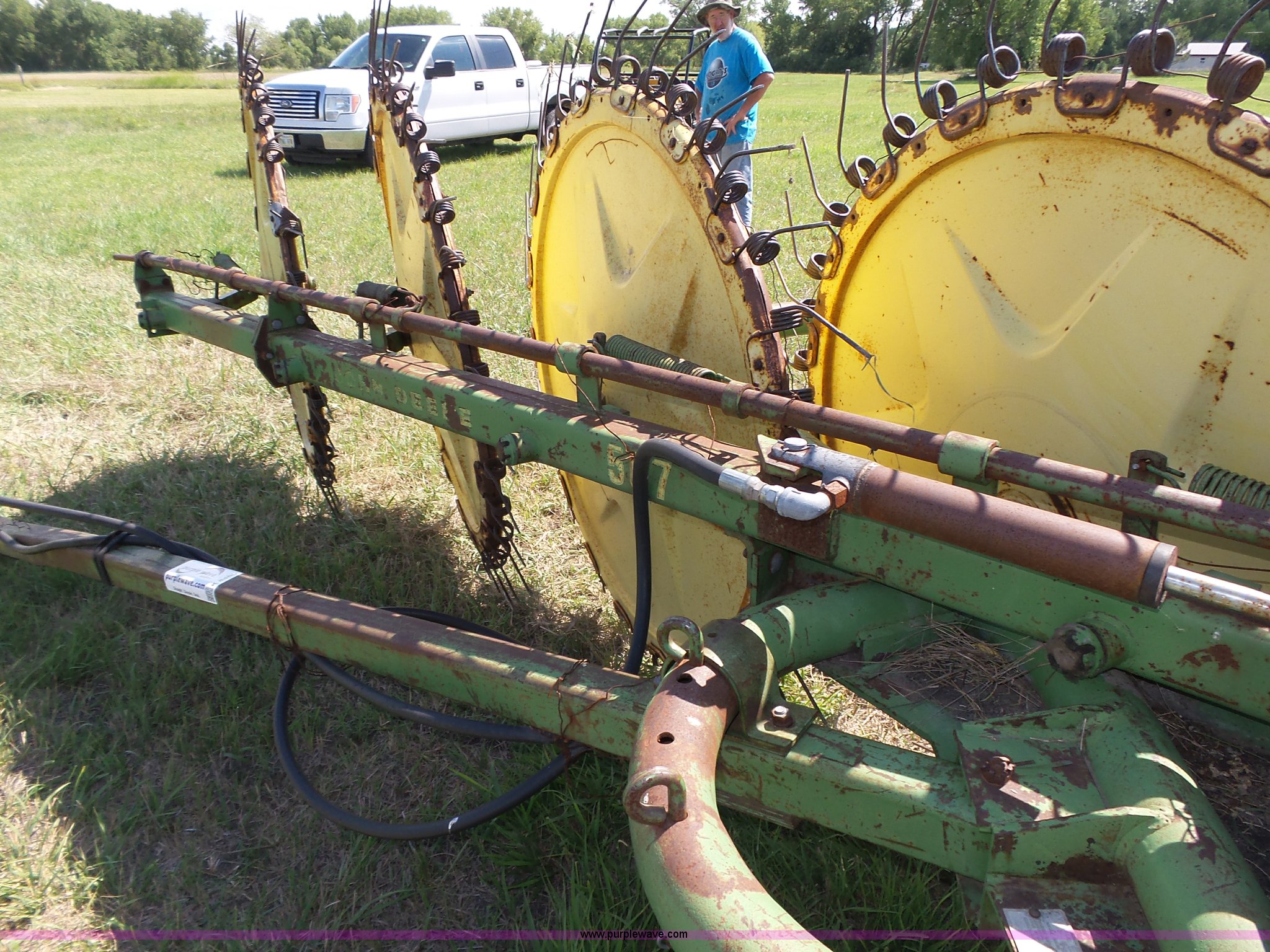 John Deere 567 hay rake in Overton, NE | Item K8465 sold | Purple Wave
