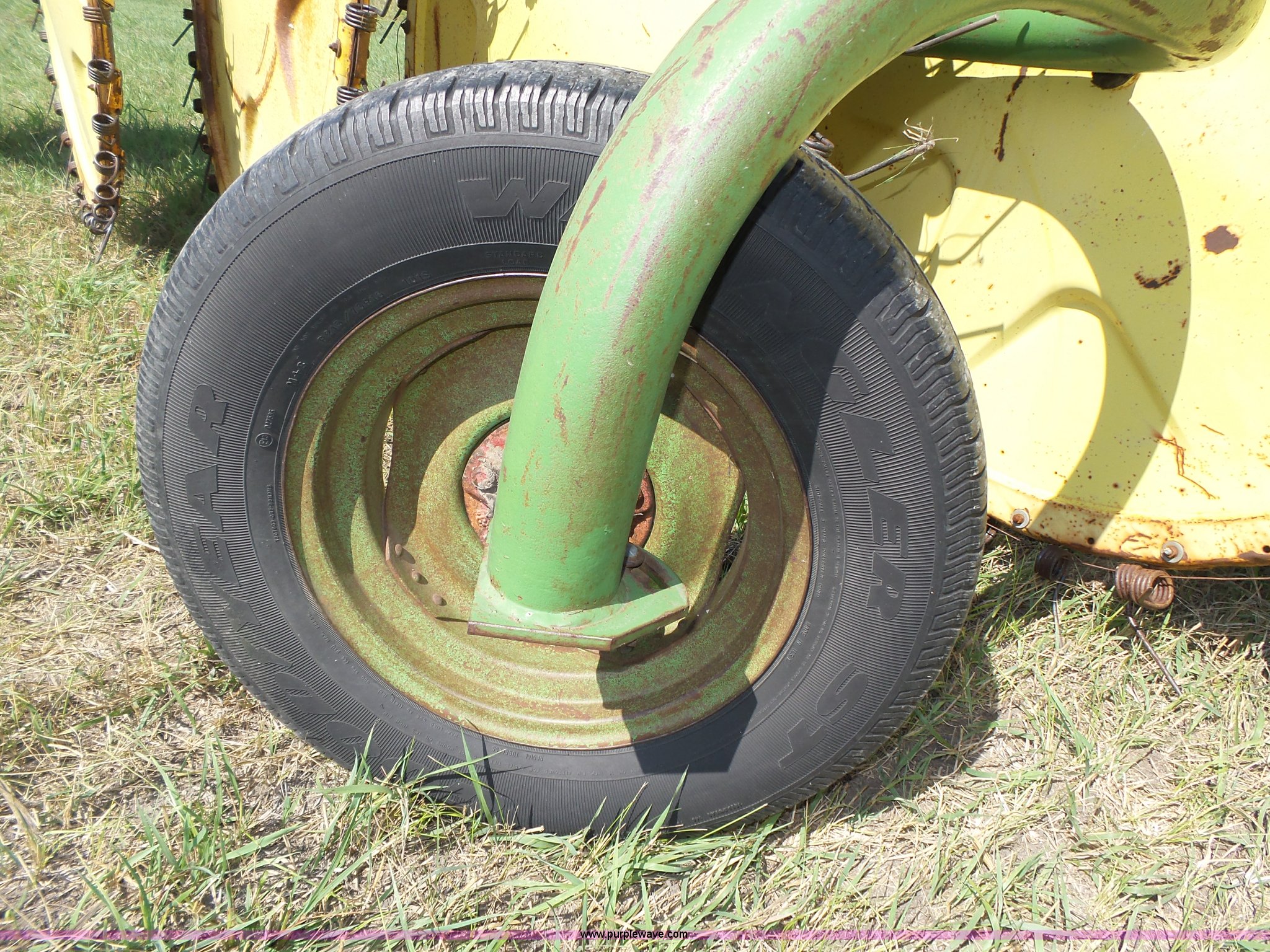 John Deere 567 hay rake in Overton, NE | Item K8465 sold | Purple Wave