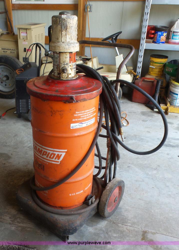 Graco pneumatic grease gun in Smithville, MO | Item BS9513 sold ...