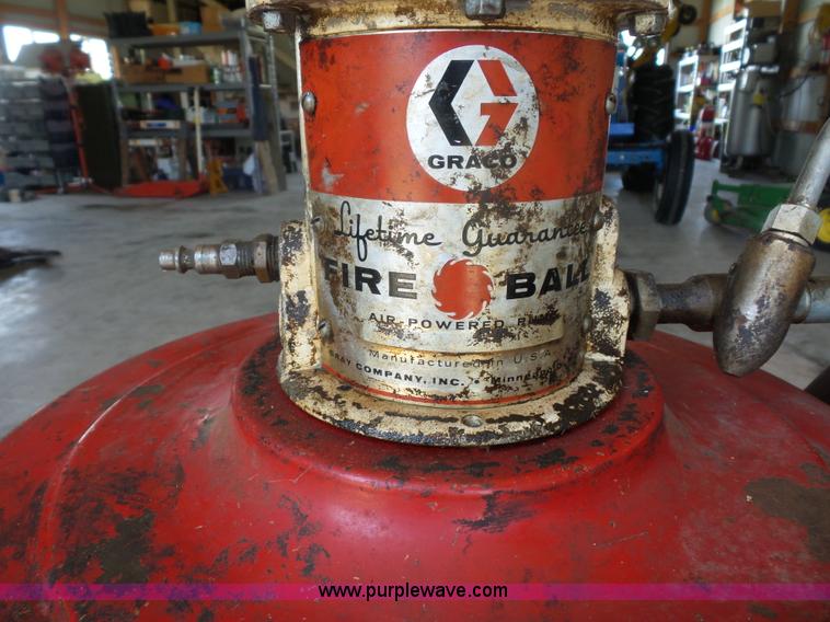 Graco pneumatic grease gun in Smithville, MO | Item BS9513 sold ...