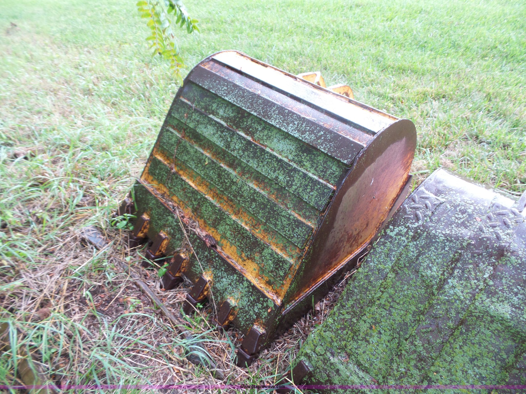 Case 580 backhoe bucket in Smithville, MO | Item BS9507 sold | Purple Wave