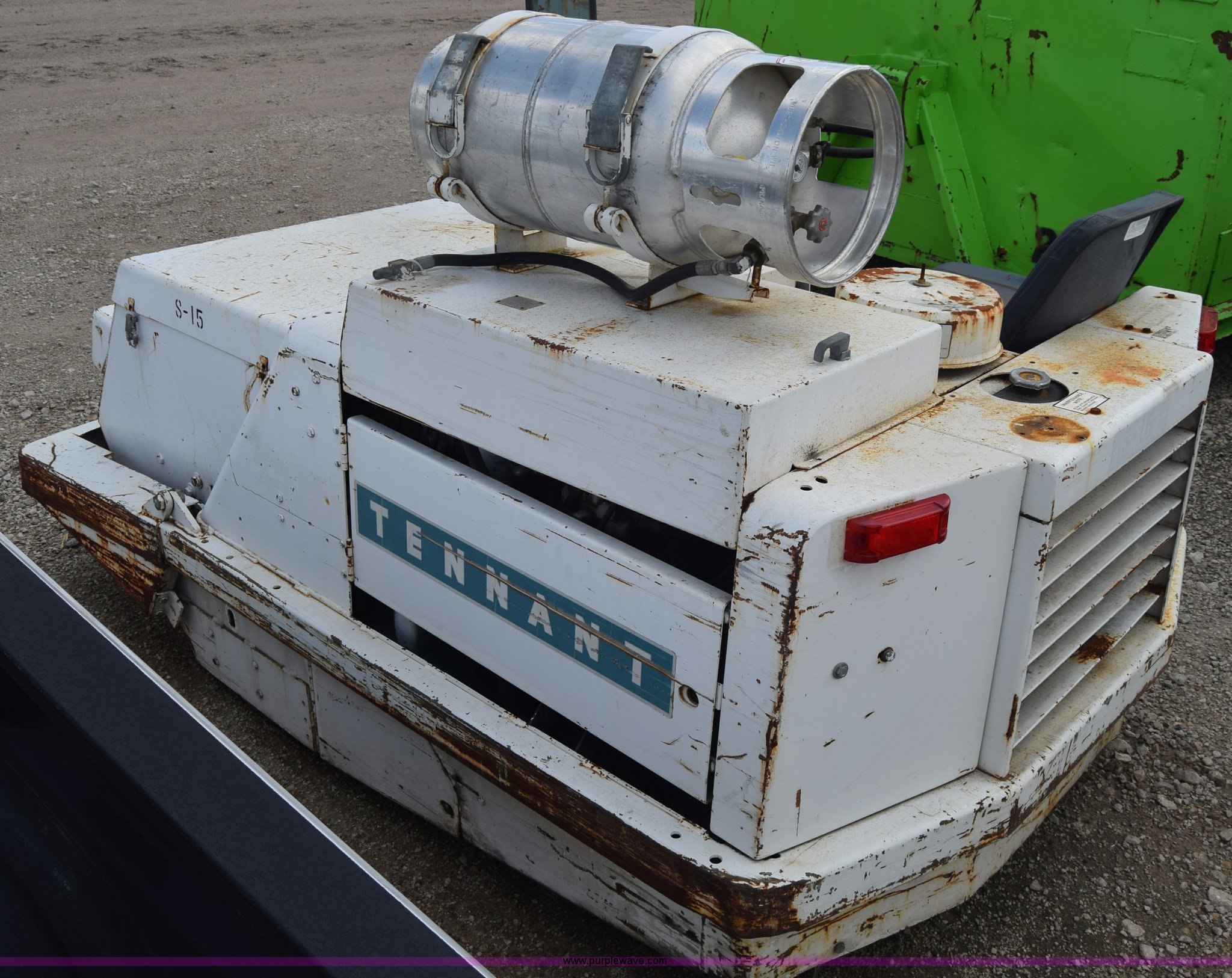 Tennant 265 sweeper in Wichita, KS | Item CA9887 sold | Purple Wave