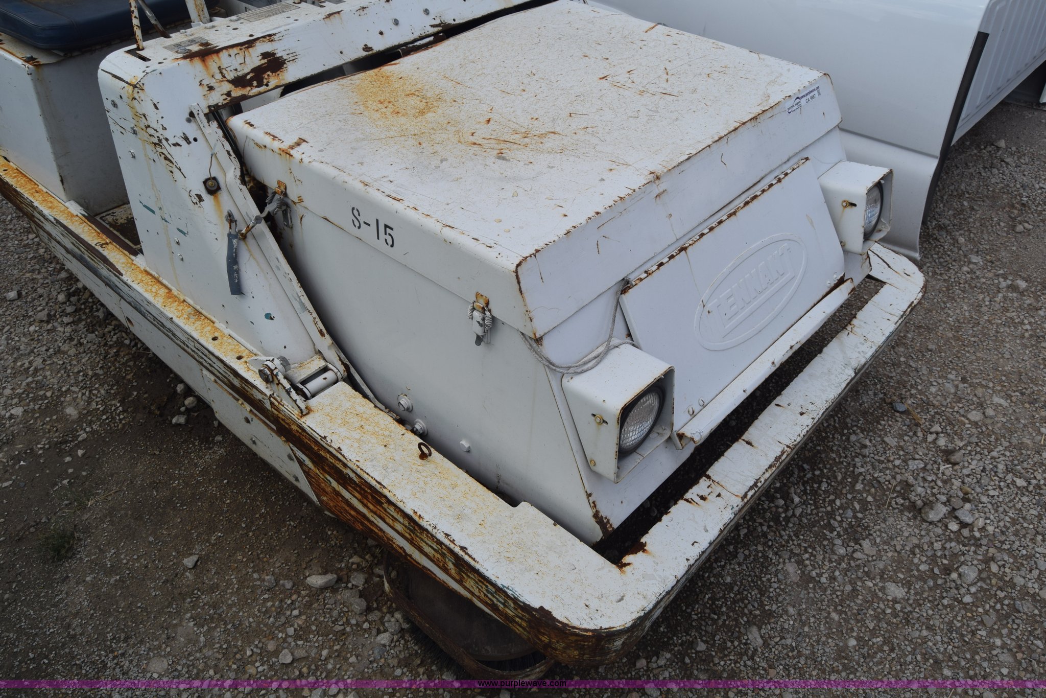 Tennant 265 sweeper in Wichita, KS | Item CA9887 sold | Purple Wave