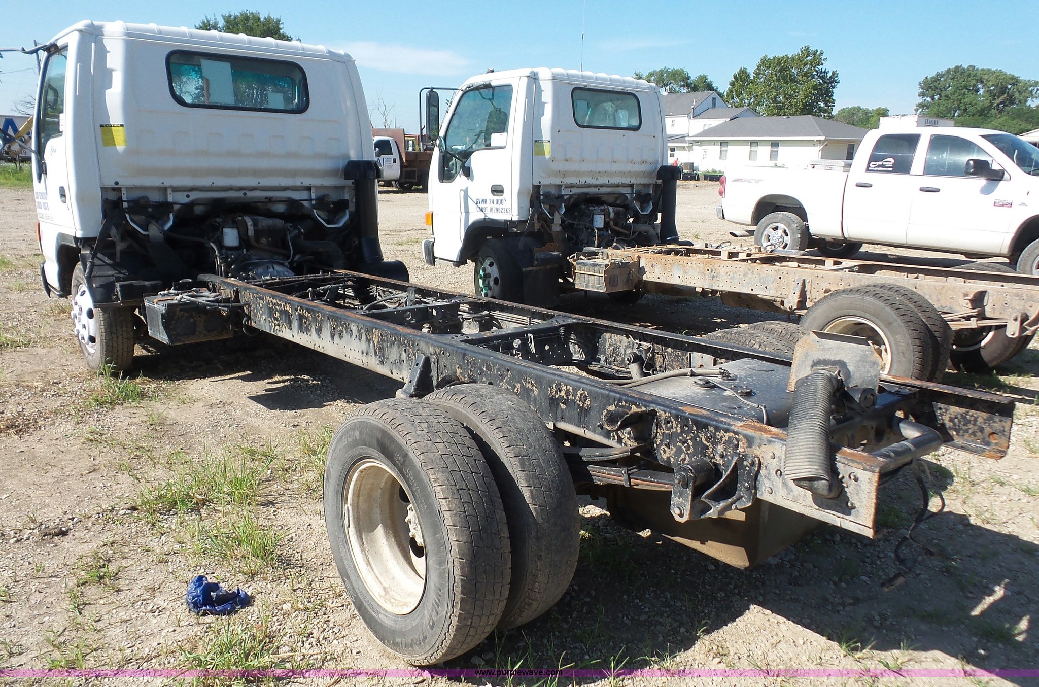 2003 Isuzu NPR HD truck cab and chassis in Wakarusa, KS | Item L4966 ...
