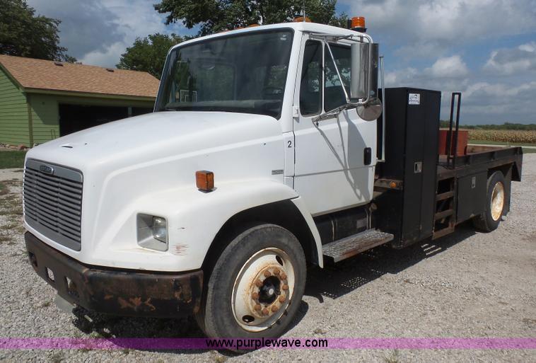 2002 Freightliner FL70 service truck in Carbondale, KS | Item K3627 ...