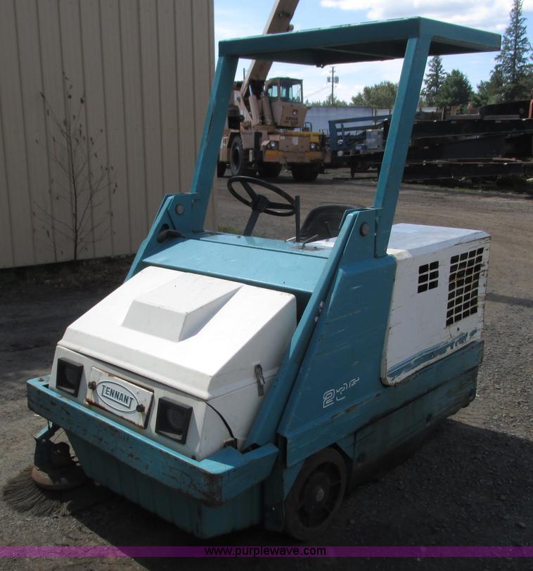 Tennant 235 sweeper in Iron, MN | Item K4149 sold | Purple Wave