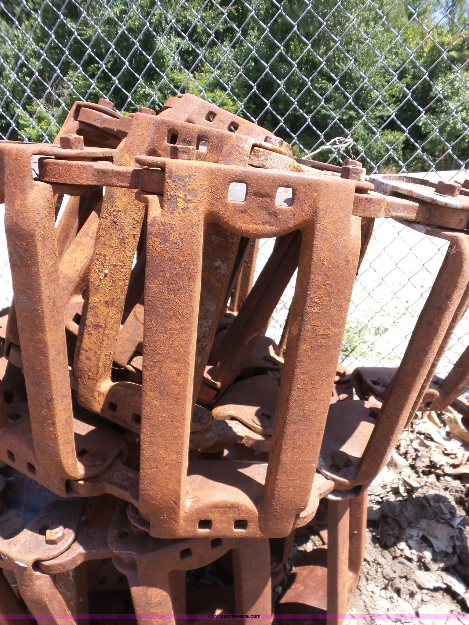 Grouser skid steer tracks in Chanute, KS | Item BZ9672 sold | Purple Wave