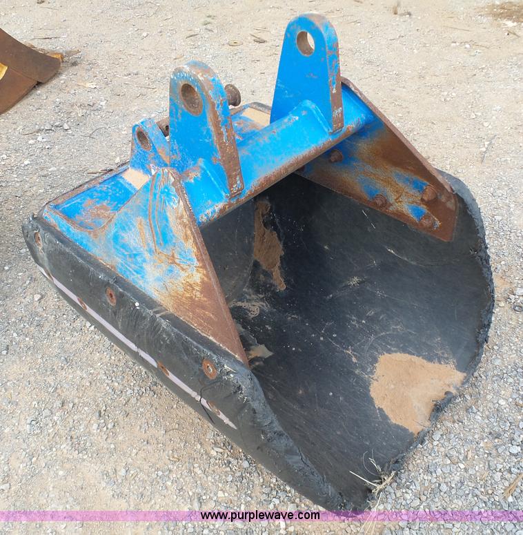 Vail Case 580 Flexx Right backhoe bucket in Hinton, OK | Item AP9359 ...