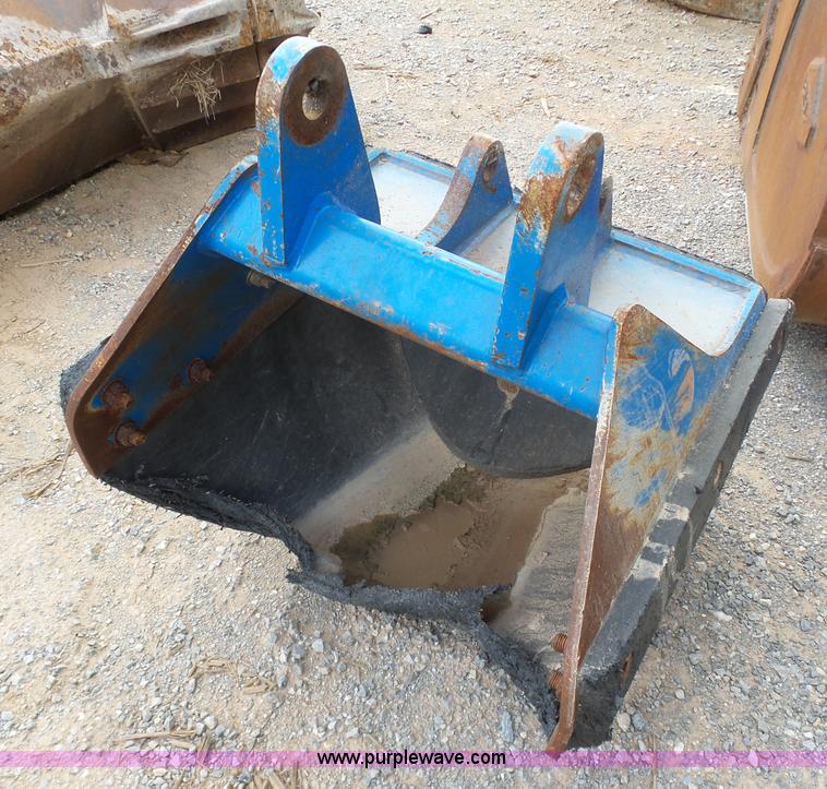 Vail Case 580 Flexx Right backhoe bucket in Hinton, OK | Item AP9360 ...