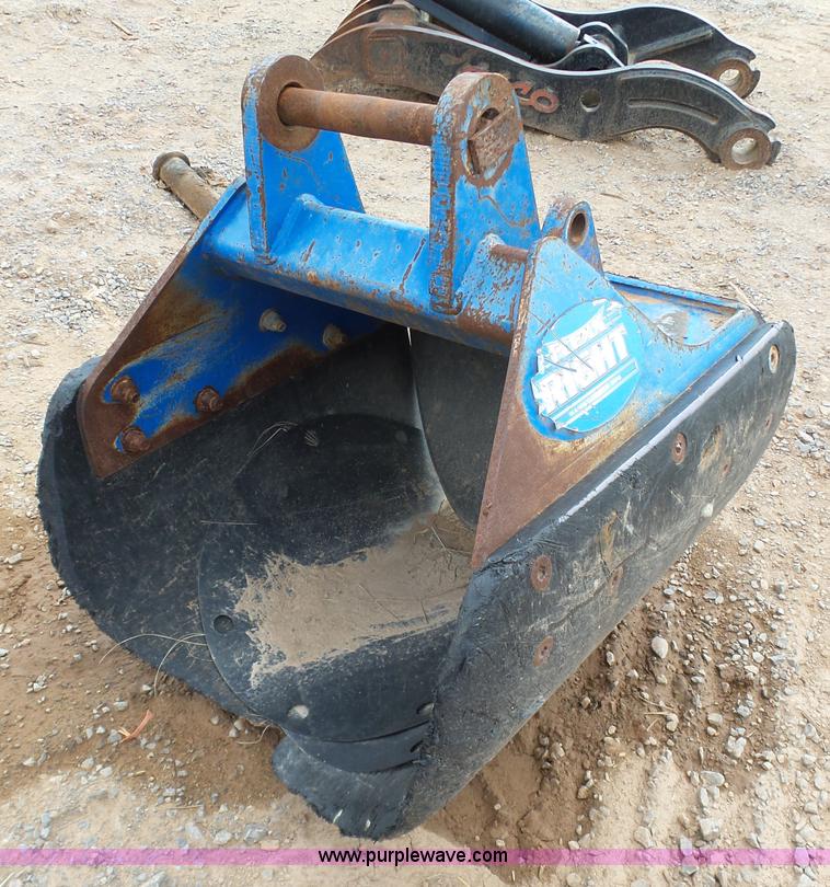 Vail Case 580 Flexx Right backhoe bucket in Hinton, OK | Item AP9361 ...