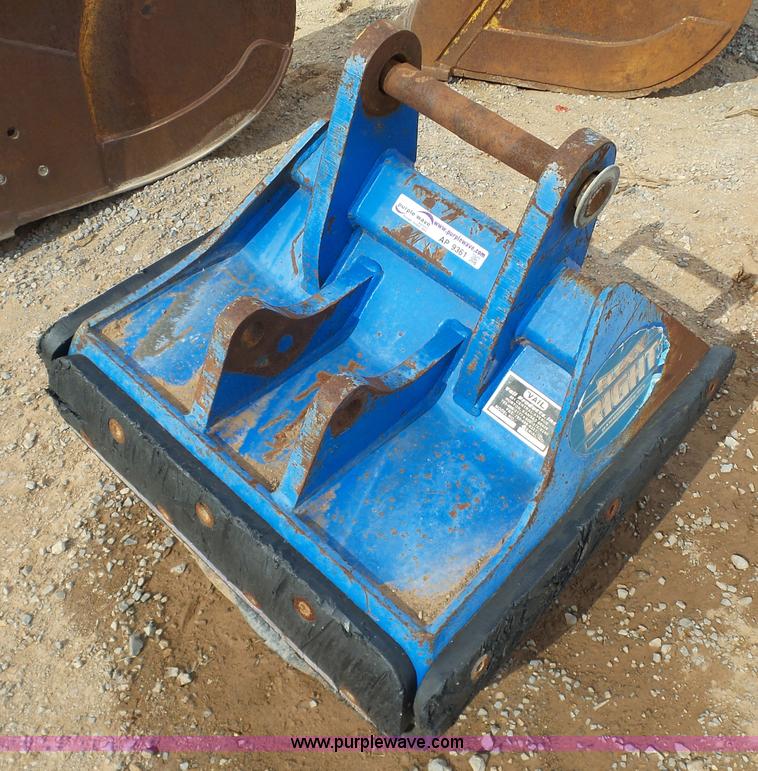 Vail Case 580 Flexx Right backhoe bucket in Hinton, OK | Item AP9361 ...