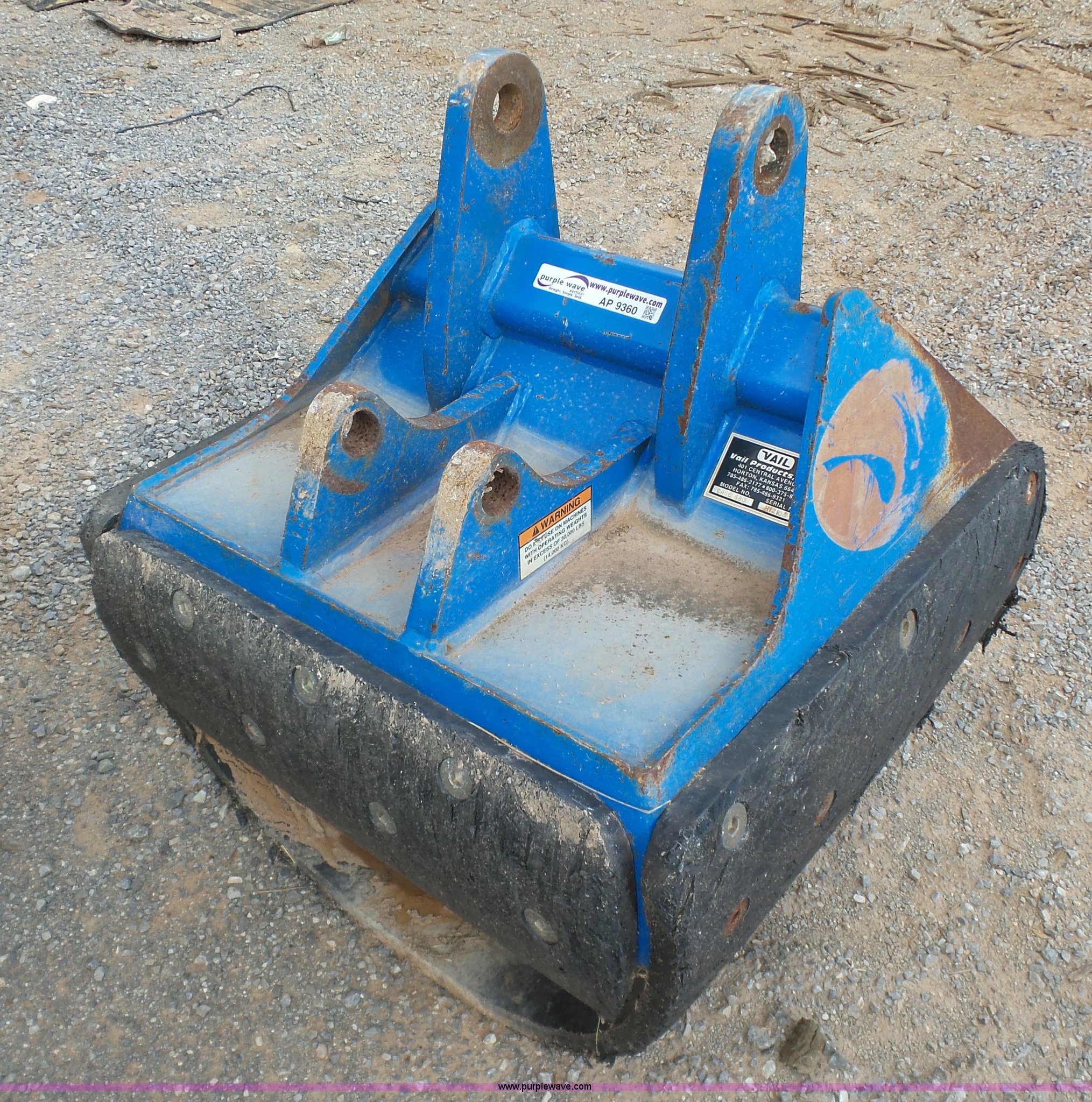 Vail Case 580 Flexx Right backhoe bucket in Hinton, OK | Item AP9360 ...