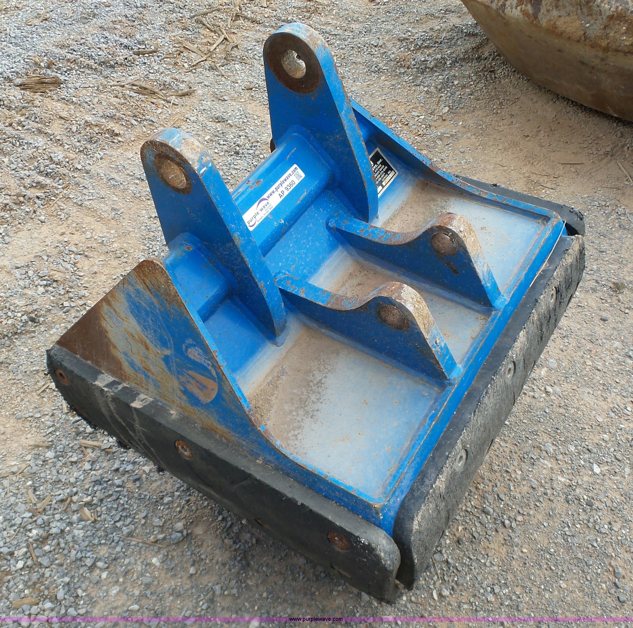 Vail Case 580 Flexx Right backhoe bucket in Hinton, OK | Item AP9360 ...