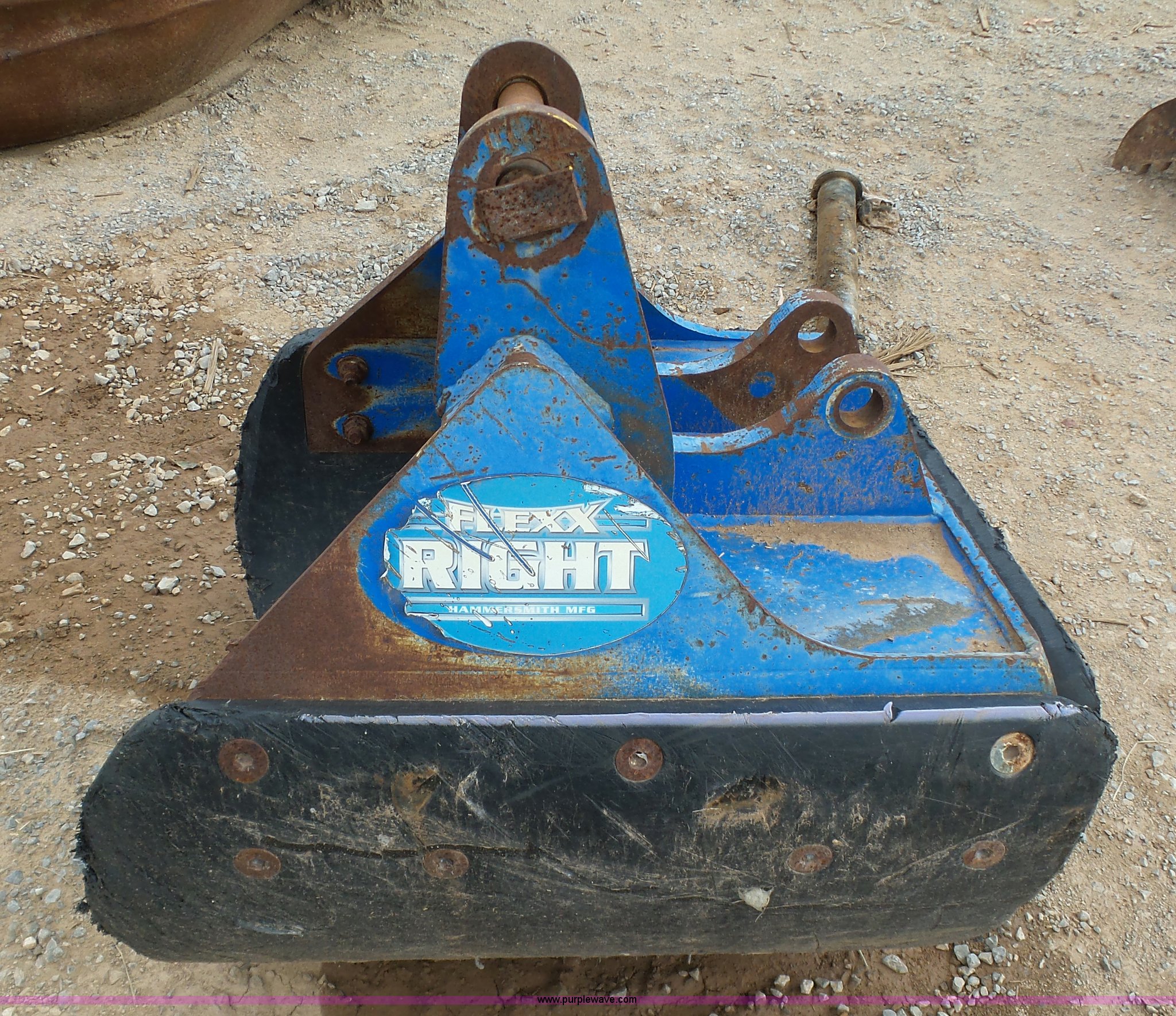 Vail Case 580 Flexx Right backhoe bucket in Hinton, OK | Item AP9361 ...