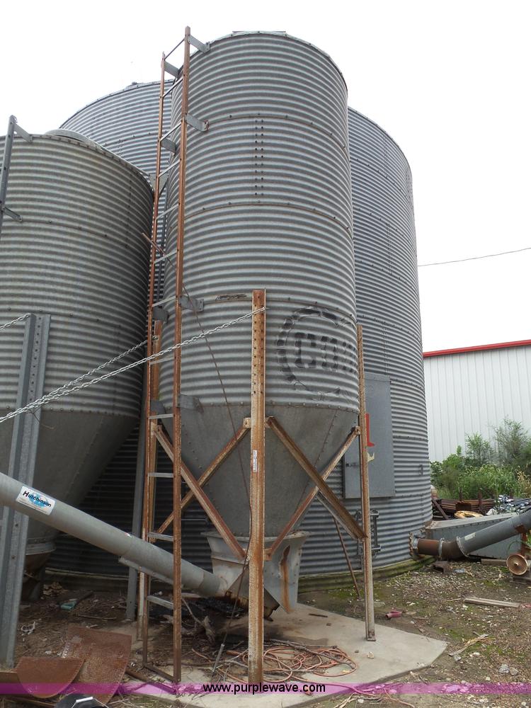 Eight ton bulk grain/feed bin in Clay Center, KS | Item CD9174 sold ...