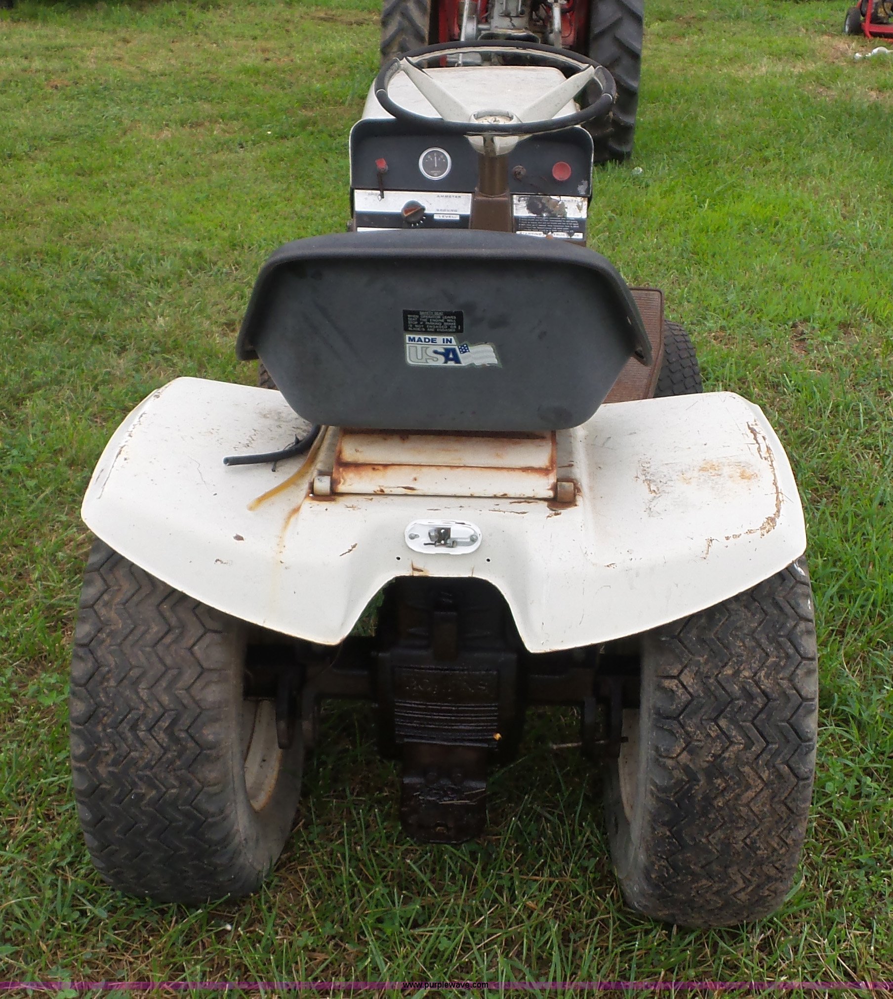 Bolens 1250 lawn tractor in Leeton, MO | Item BK9622 sold | Purple Wave