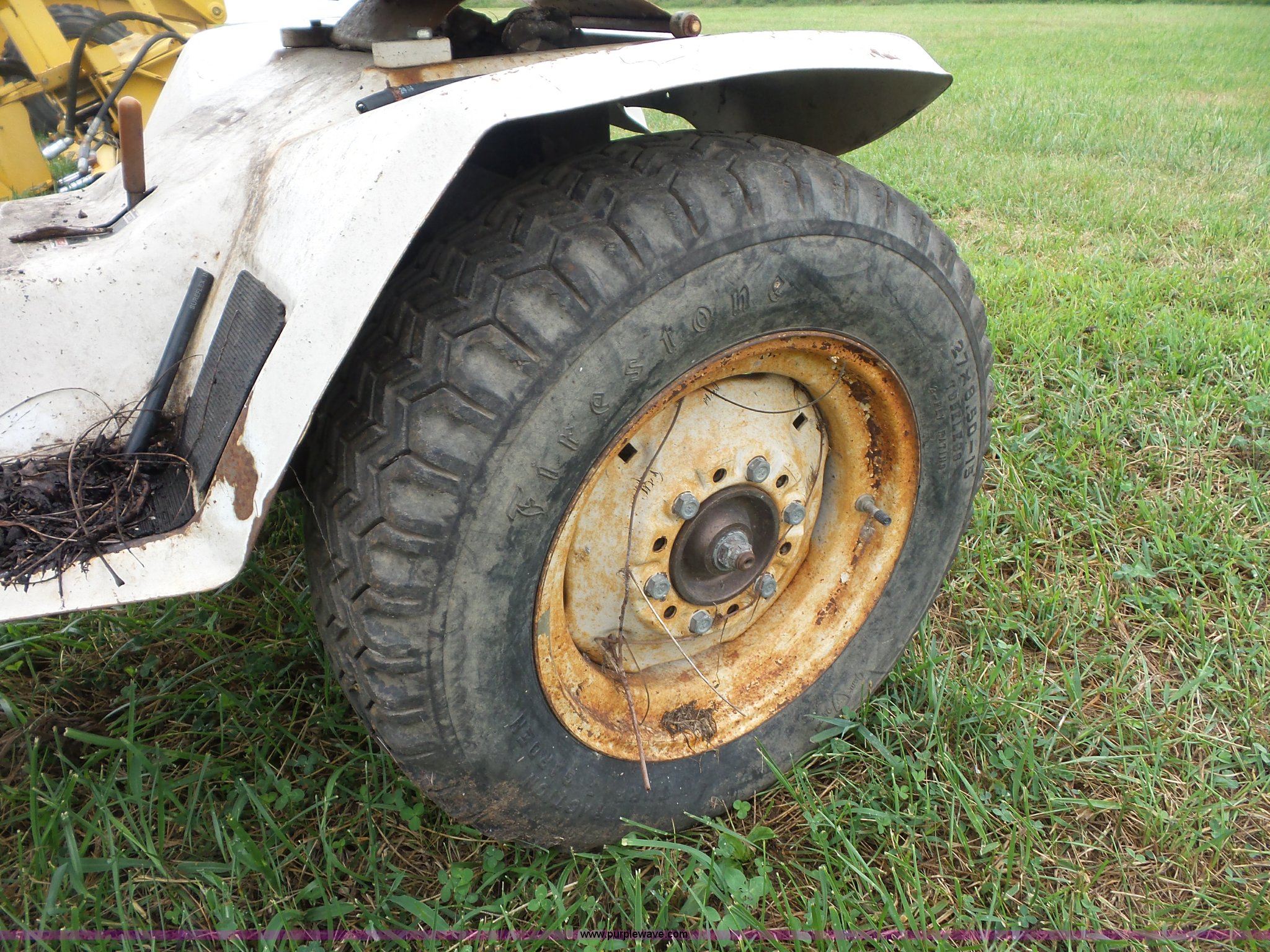 Bolens 1250 lawn tractor in Leeton, MO | Item BK9622 sold | Purple Wave